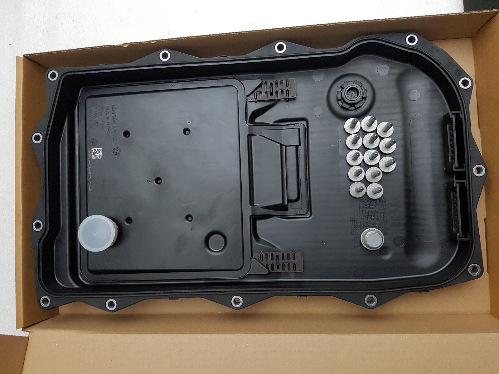 GENUINE ASTON MARTIN DB11 ZF8HP75 AUTOMATIC TRANSMISSION GEARBOX SUMP ...